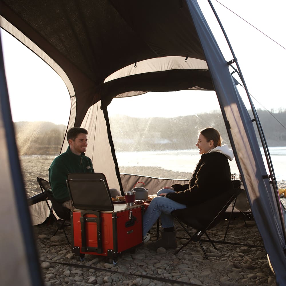 Extension tent for the roof tent: living space on the campsite